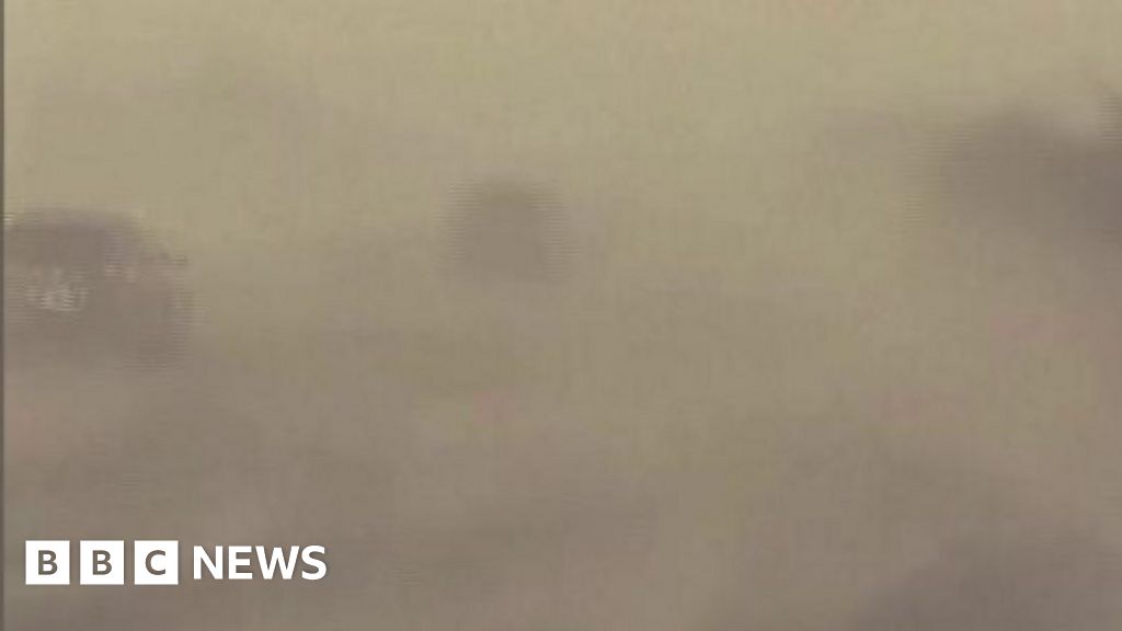 Cars disappear as 'crazy' sandstorm engulfs Las Vegas - BBC News