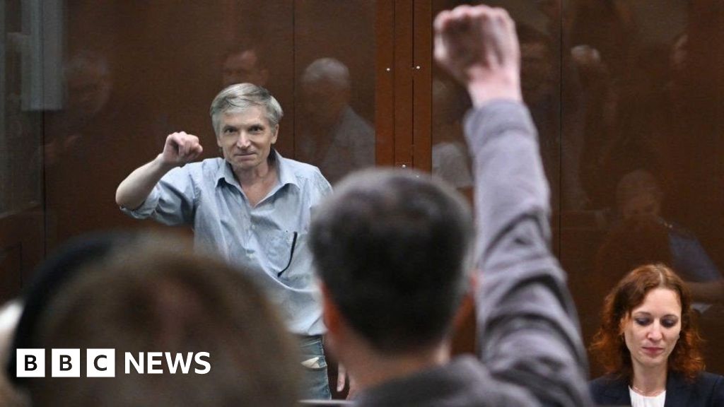 Ukraine war round-up: Russia jails critic, US trains fighters