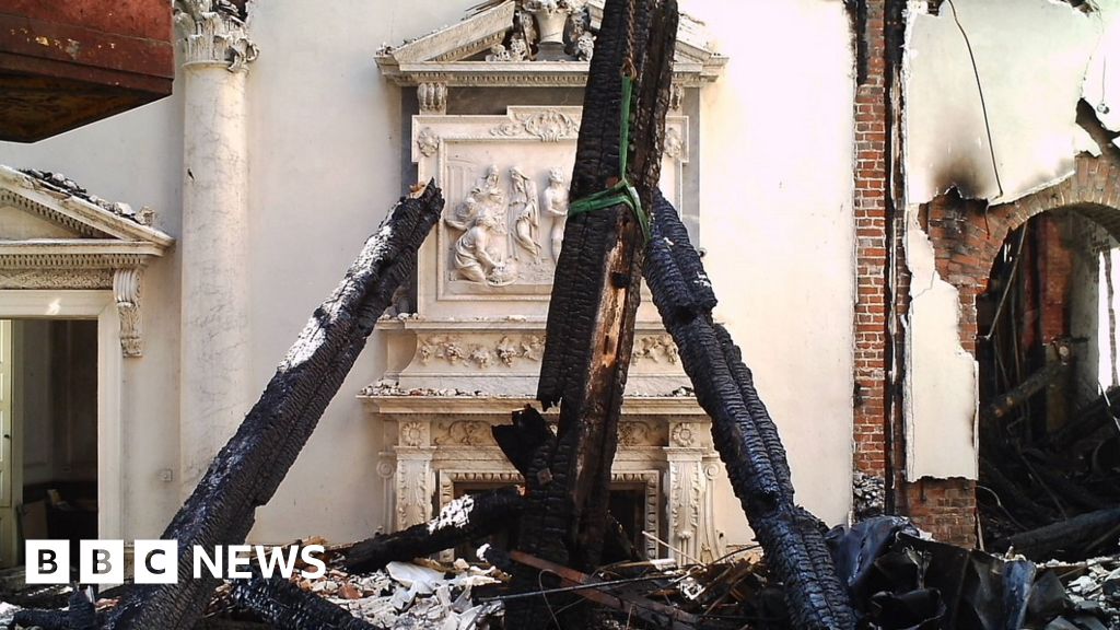 Clandon Park: 'Painstaking' work at fire-hit estate - BBC News