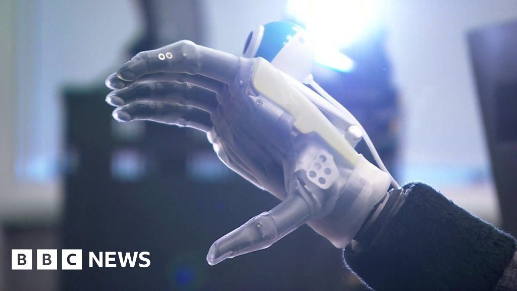 A bionic hand that 'can see' the object it's picking up - BBC News