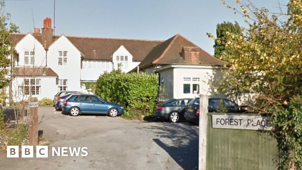 Buckhurst Hill nursing home death: Man arrested - BBC News