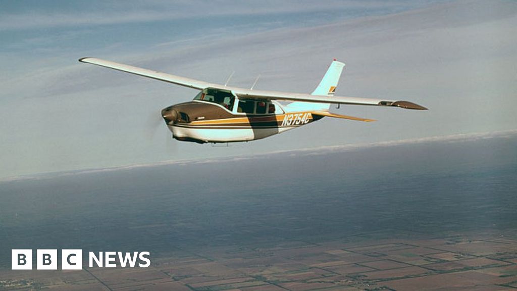 Distracted pilot left towbar on Southend Airport runway