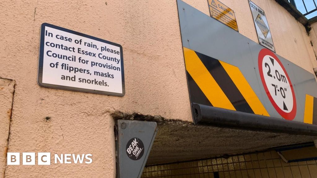 Council criticises 'flipper' sign above Chelmsford underpass - BBC News
