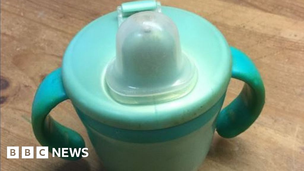 Dad's search for a little blue cup for his son goes viral - BBC News