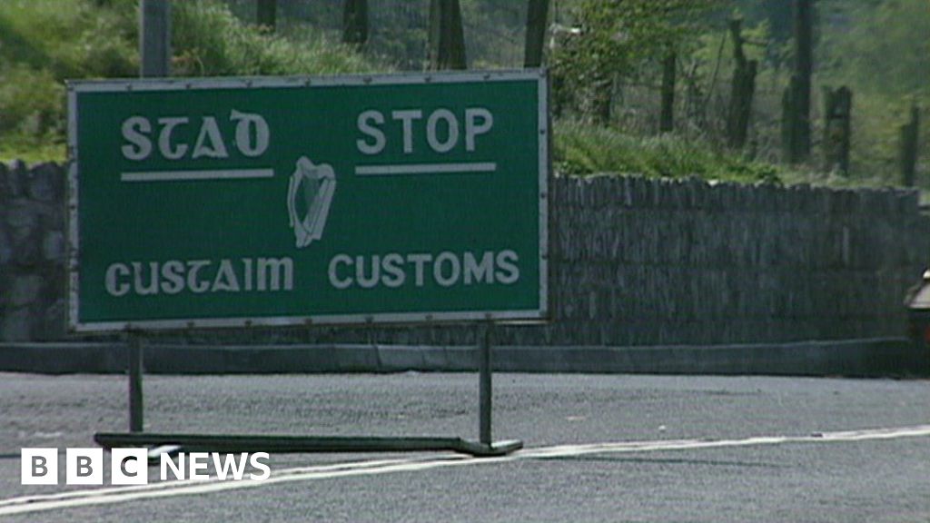 Brexit: How would cross-border customs work? - BBC News