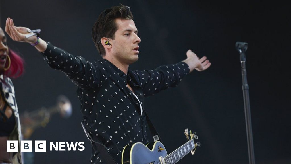 Ronson: Not Kanye's best show - BBC News