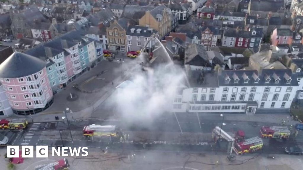 Aberystwyth fire: Blaze ravages hotel as guests sleep - BBC News