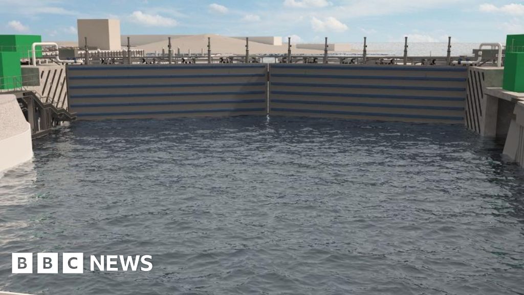 Lowestoft tidal barrier: Public see plans for £40m flood gate