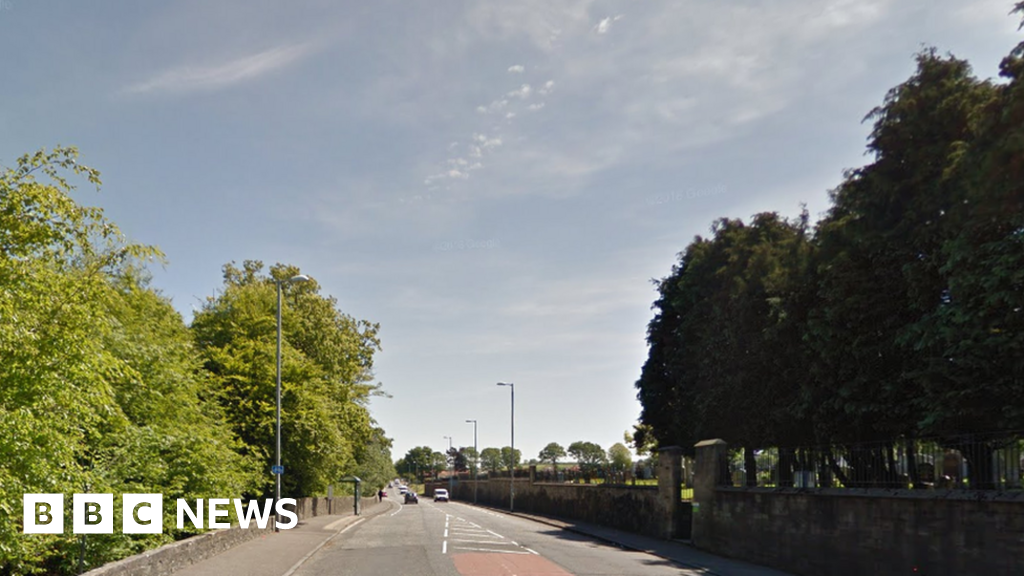 Police identify 97-year-old Ayr crash victim - BBC News