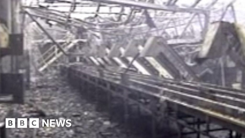BBC Rewind: 'Devastating' fire guts Corby crisp factory