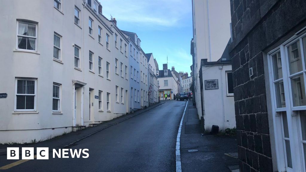 Man who died suddenly in Guernsey named - BBC News