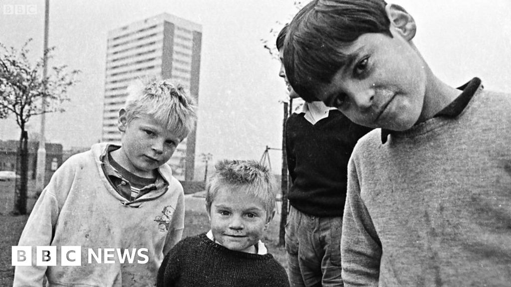 Photos of 1968 Birmingham show life in 'ghost streets' - BBC News