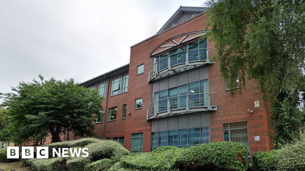 Leeds office block could make way for 20-storey student housing - BBC News