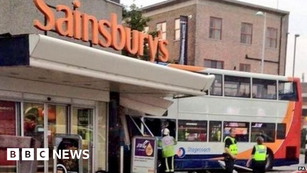 Investigation into fatal bus crash in Coventry - BBC News