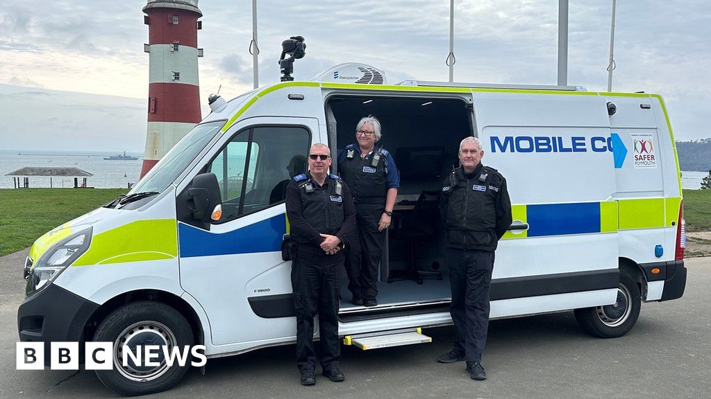 New police CCTV van in Plymouth aims to improve safety - BBC News