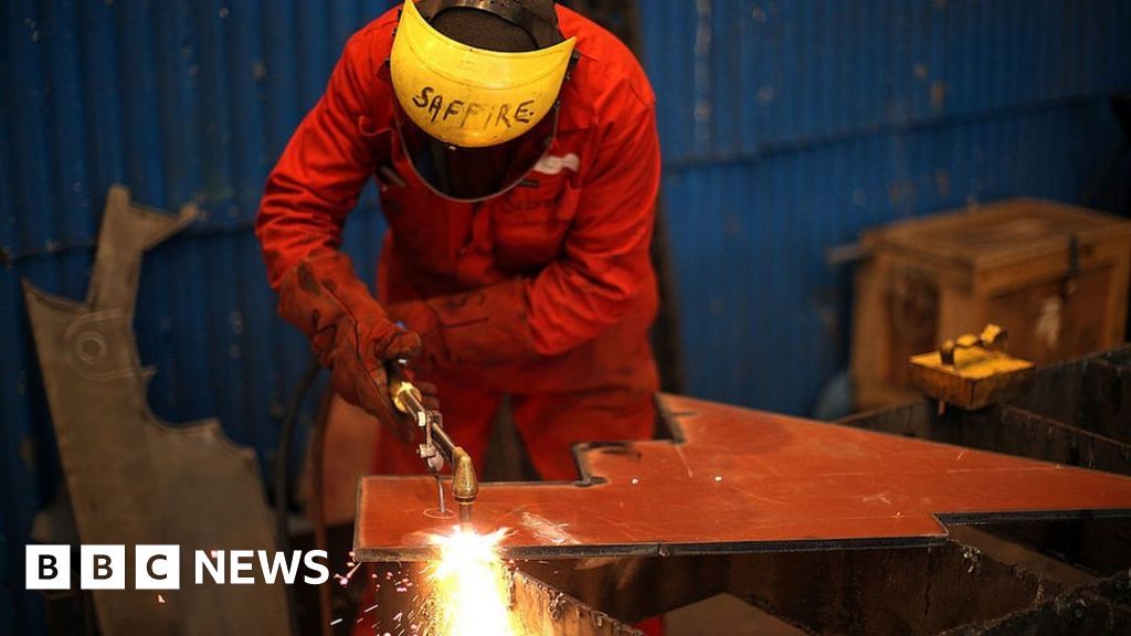 UK manufacturing growth 'best for two years' - BBC News