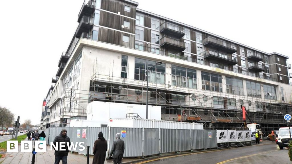 Swindon: Paramount building cladding removal approved