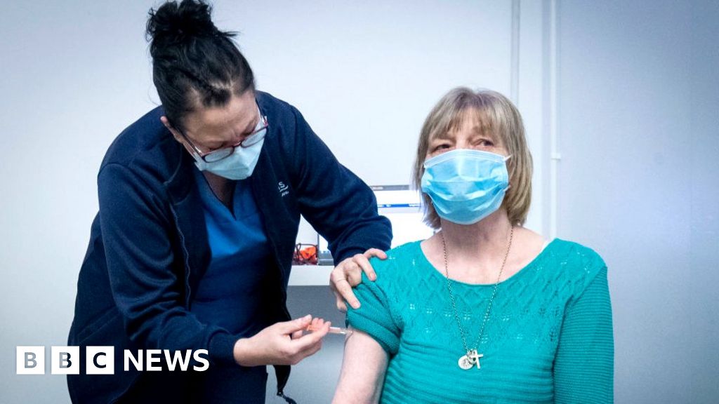 Covid in Scotland: Daily vaccine numbers doubled in a week - BBC News