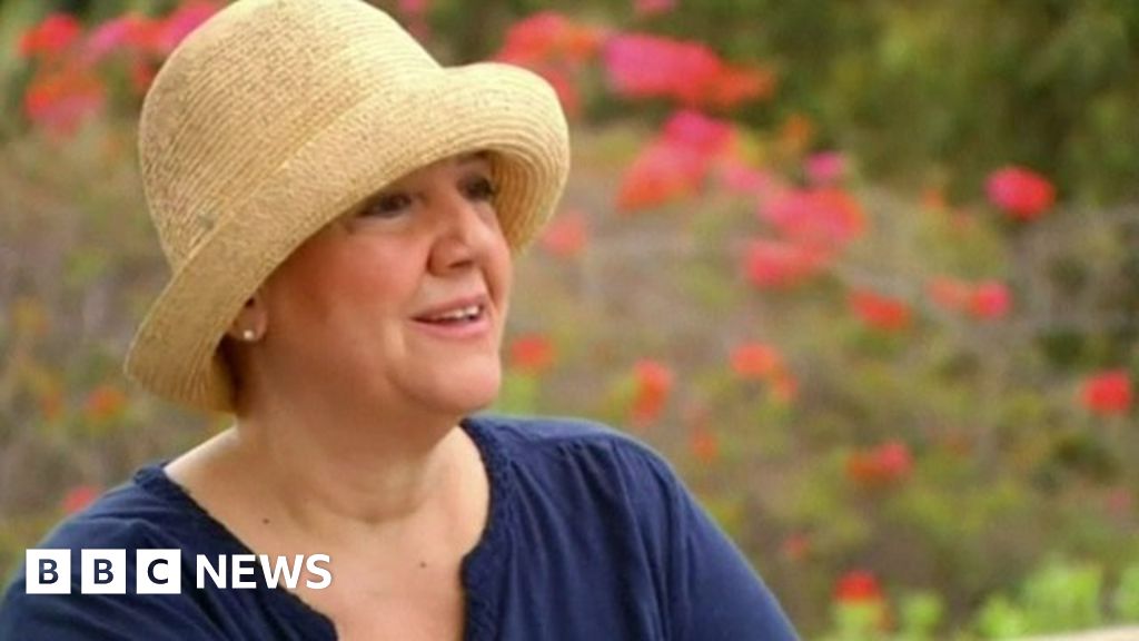 Woman who has lost her memory seeking anyone who knows her - BBC News