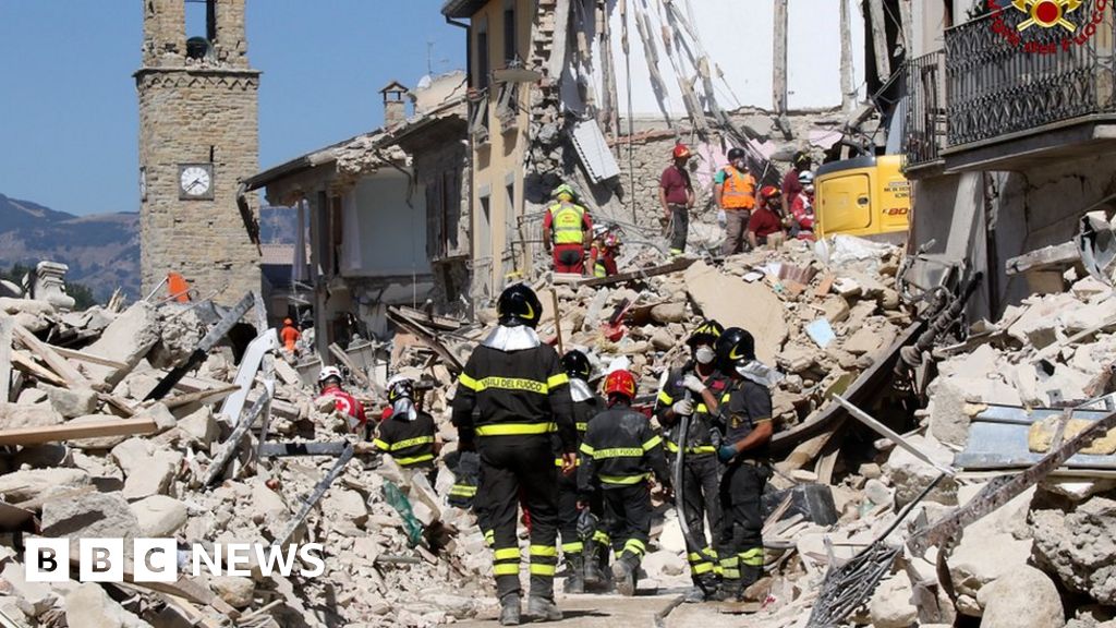Italy quake: Emergency declared as hopes for more survivors fade - BBC News