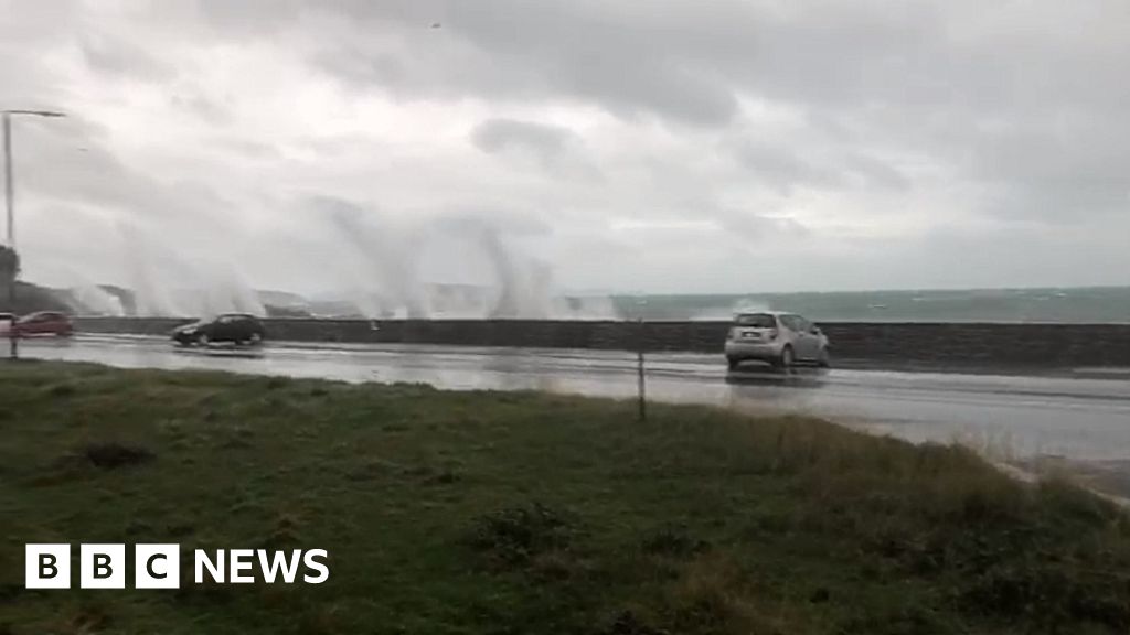 Facilities closed as Storm Barra batters Guernsey - BBC News