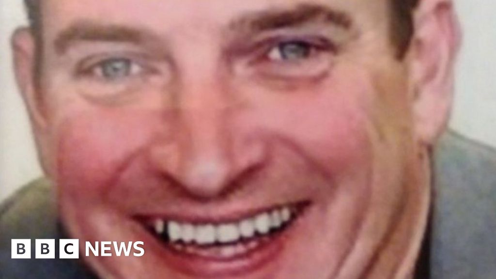 Darren Munnelly death: Man charged with Lincoln murder - BBC News