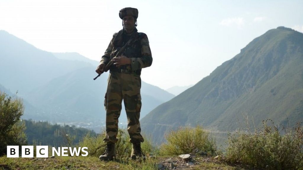 Kashmir attack: India 'launches strikes against militants' - BBC News