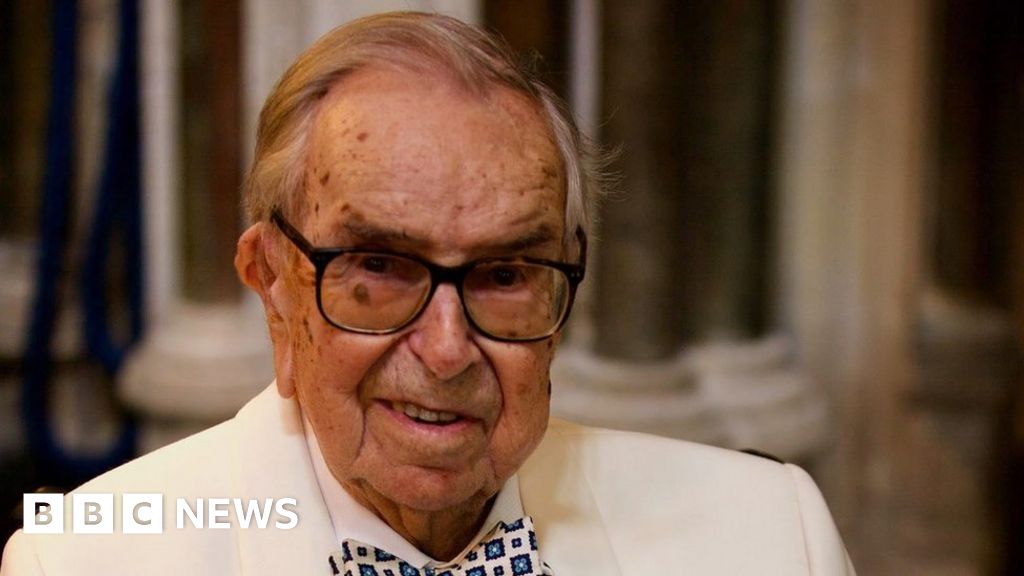 Henry Wuga: Holocaust survivor who fled to Scotland dies aged 100 - BBC ...