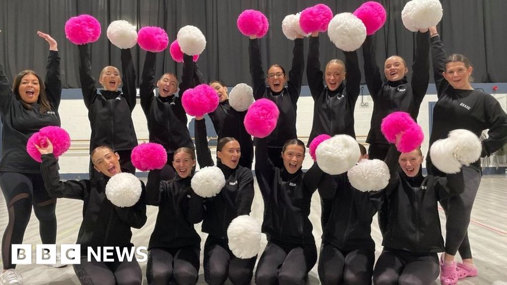Derby cheerleaders to compete in world championship - BBC News