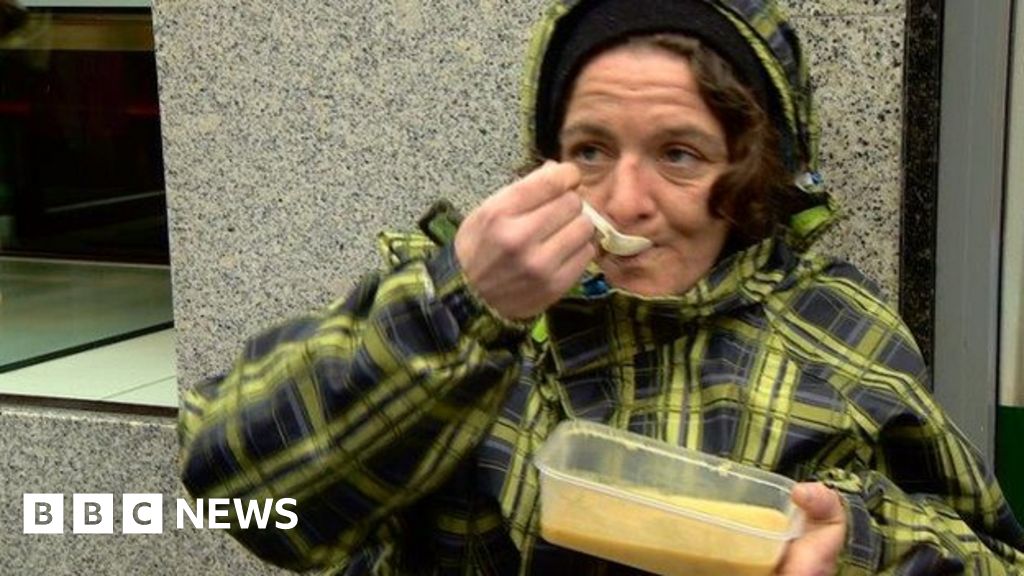 Chef serves up soup and sympathy for the homeless - BBC News