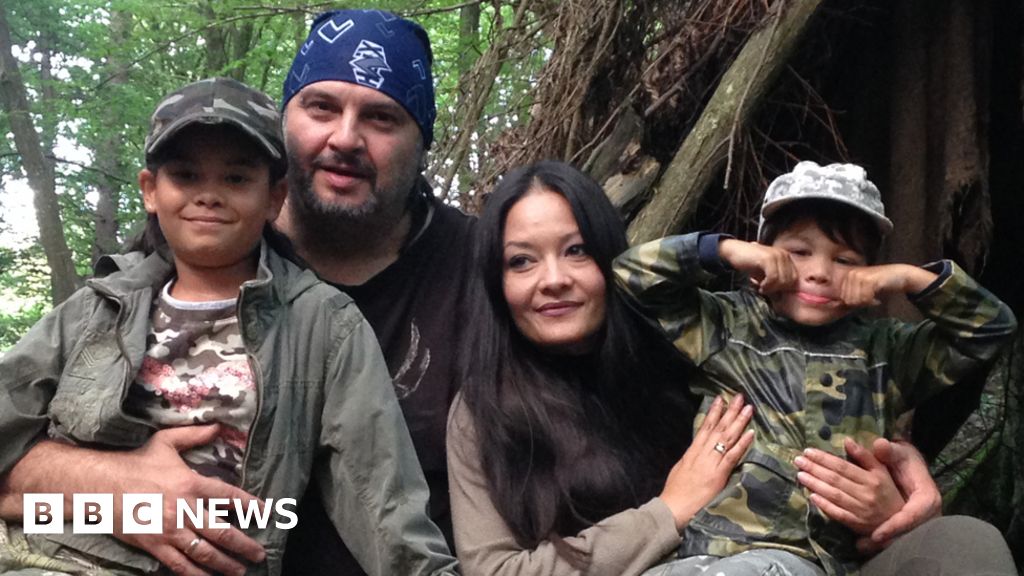 The Polish paramilitaries preparing for war - BBC News