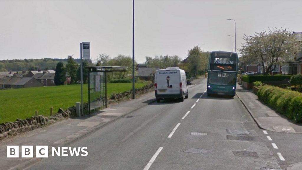Wigan crash leaves two dead and one hurt - BBC News