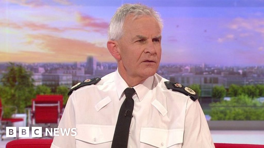 Spotting radicalisation in the classroom - BBC News