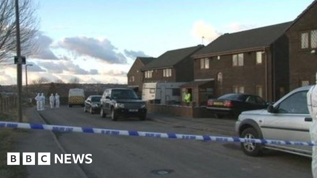 IPCC clears police after man died in Bradford raid - BBC News