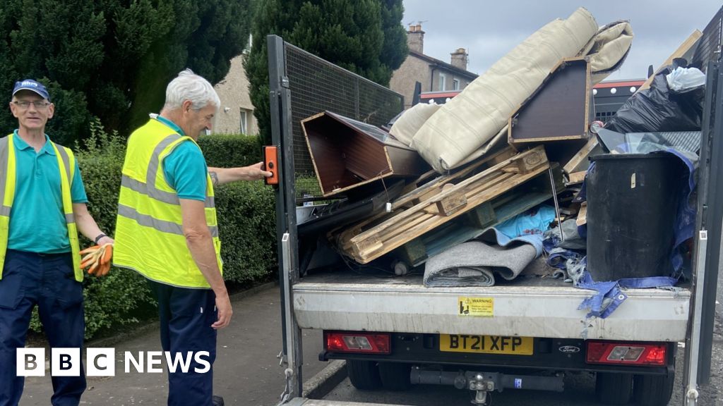 The view from both sides of the bin strike boundary - BBC News