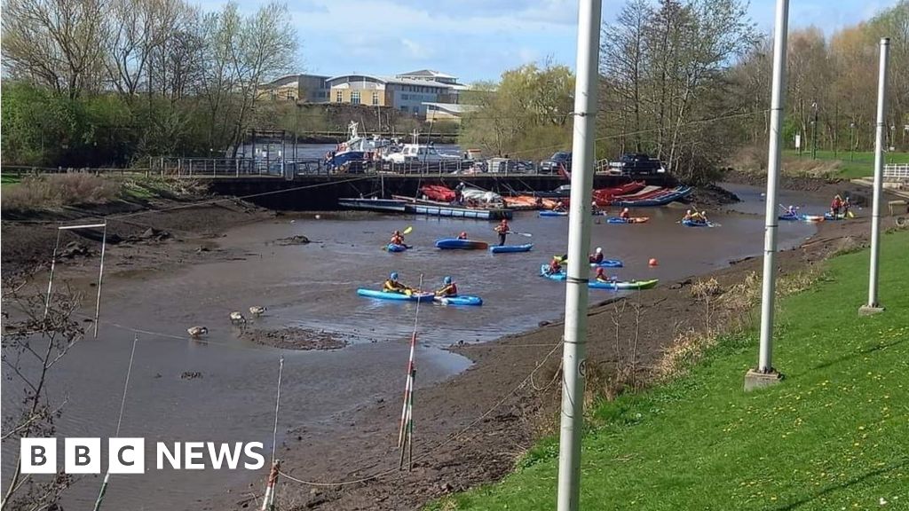 Concerns after Tees Barrage fault causes water level drop - BBC News