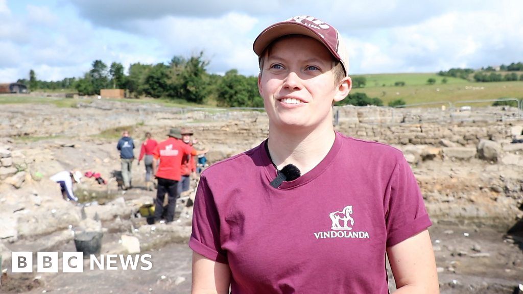 Archaeology students unearthing history at Vindolanda Roman Fort - BBC News