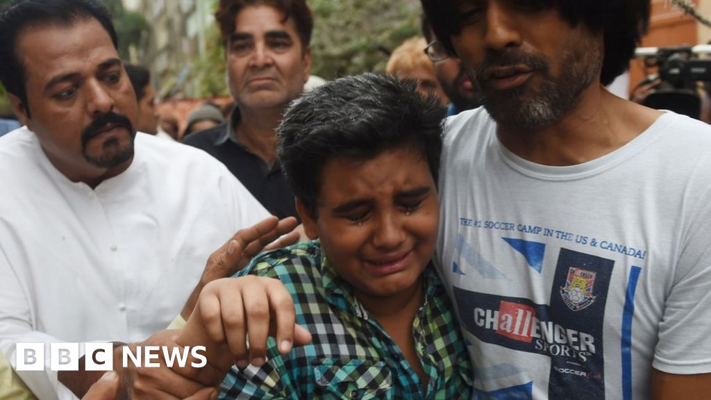 Amjad Sabri: Pakistanis mourn singer killed by Taliban - BBC News