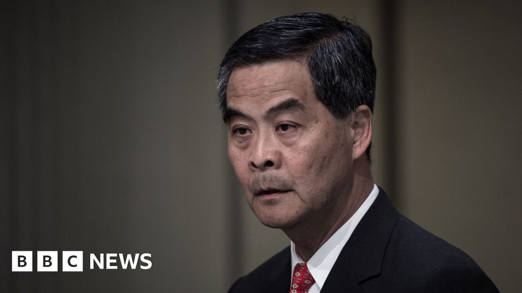 Hong Kong bookseller kidnap claims concern CY Leung - BBC News