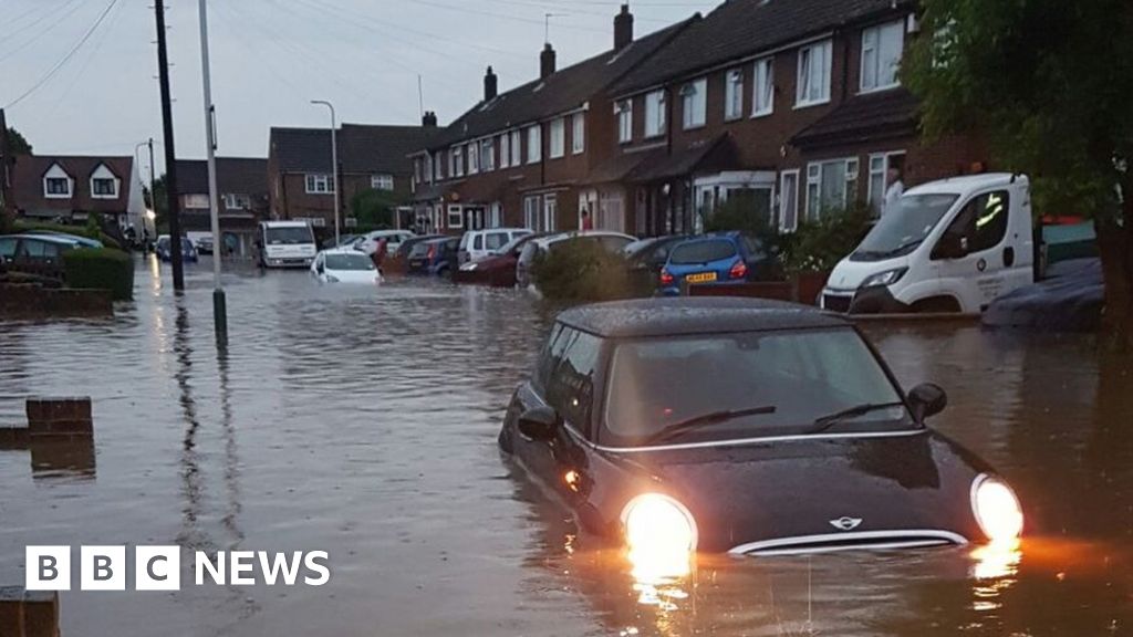 Heavy rain in south east England: Your pictures - BBC News