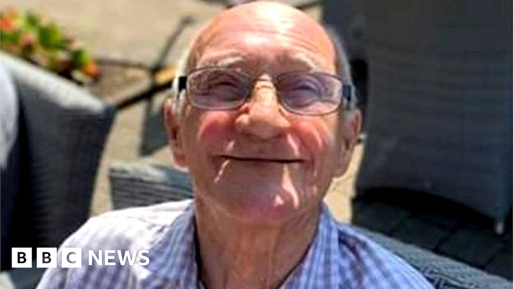 Coronavirus: Dad's virus death in care home was 'traumatic' - BBC News