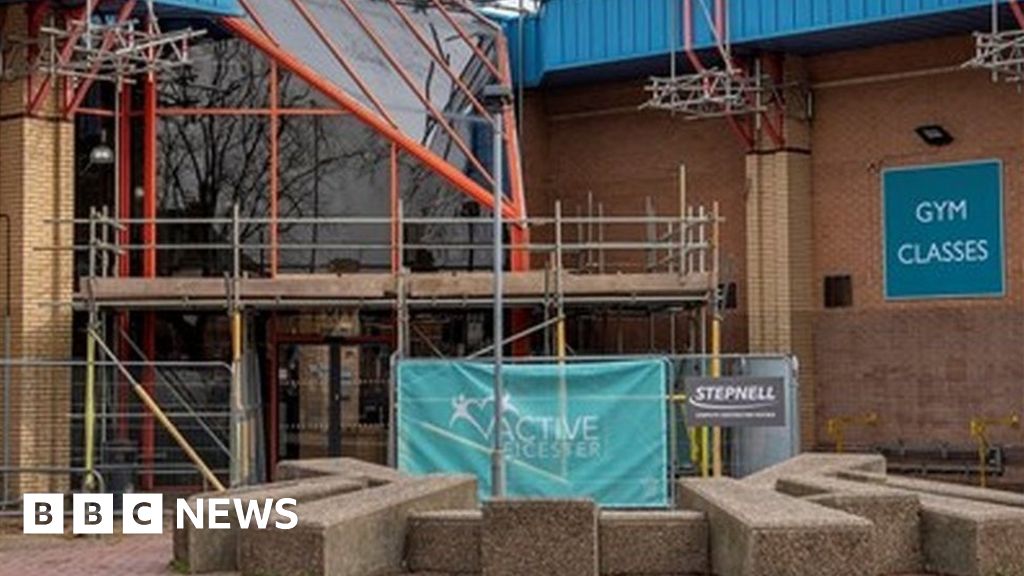 Aylestone: Work starts on leisure centre's solar conversion - BBC News