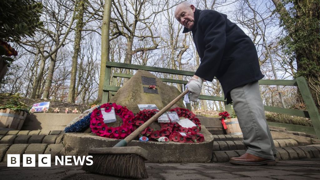 Tony Foulds: Sheffield walk of fame star for bomber-crash memorial man ...