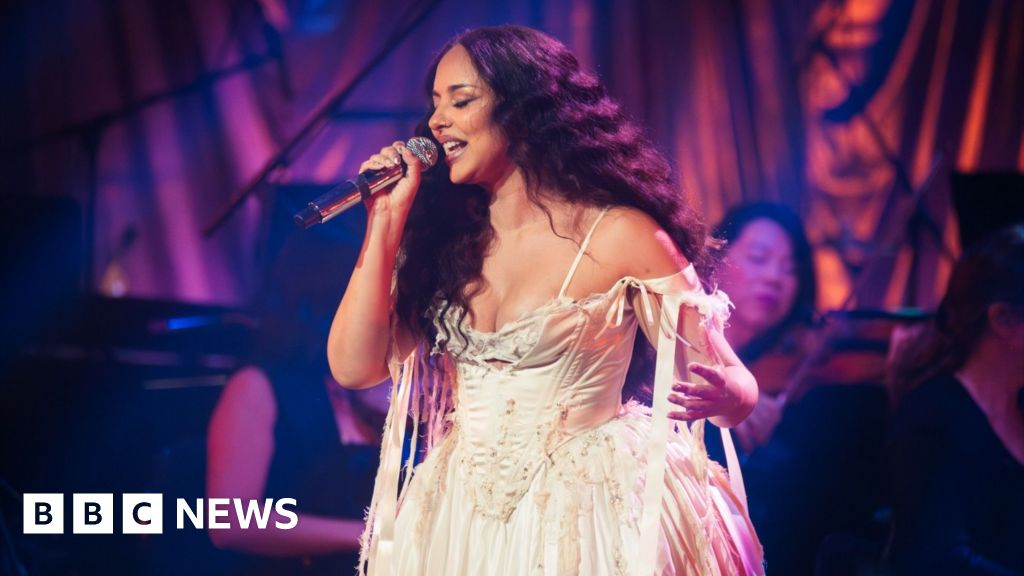 Jade covers Sam Fender - with an orchestra - BBC News