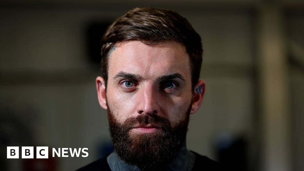 Aaron Chalmers 'grafting' for Floyd Mayweather fight - BBC News