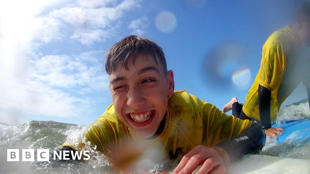 Disabled surfer aims for World Championships - BBC News