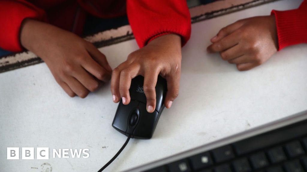 Computing in schools - alarm bells over England's classes - BBC News