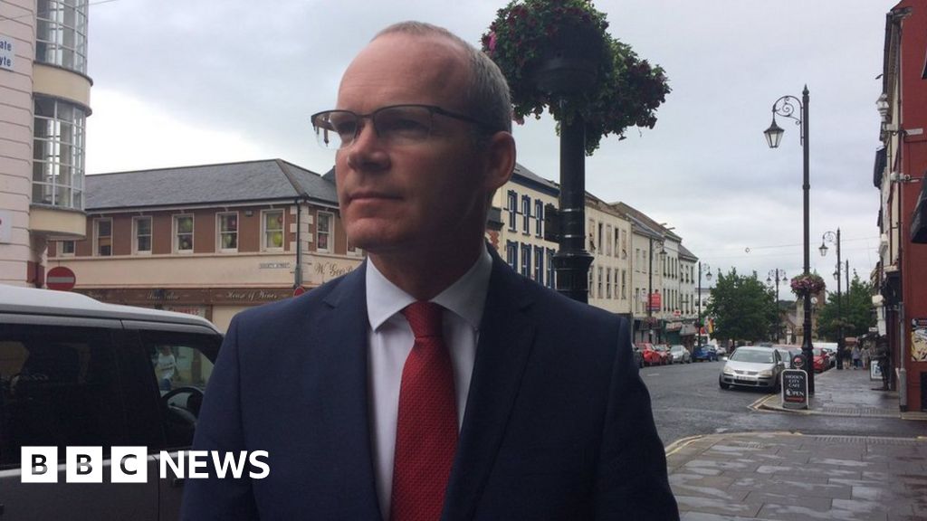 Simon Coveney visits Fountain estate after Derry trouble - BBC News