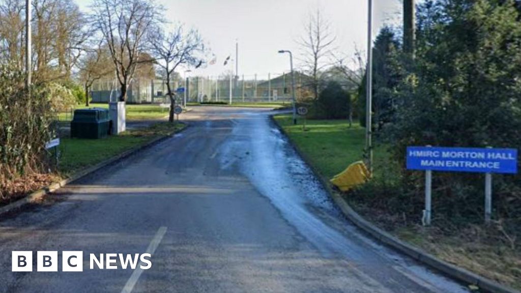 HMP Morton Hall report lists 15 concerns but praises leadership - BBC News
