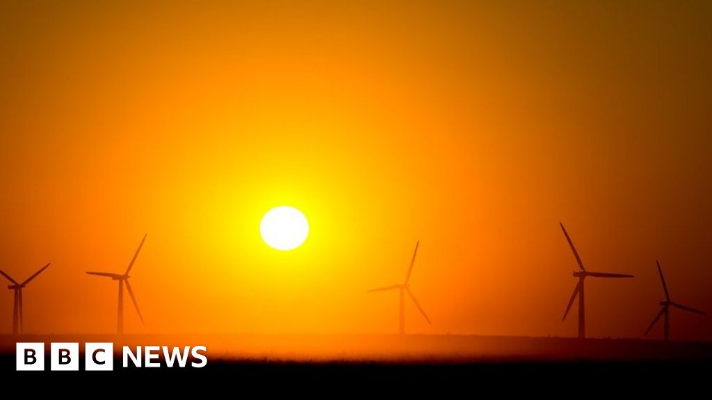 How can we store more energy from the sun and the wind? - BBC News